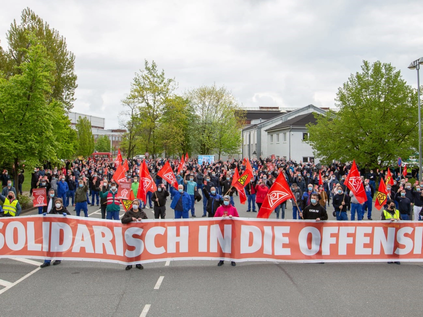 Tarifabschluss: Paket sichert Beschäftigung und Standor...